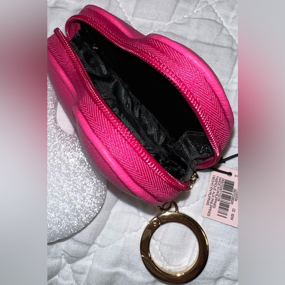 Victoria's Secret | Accessories | Nwt Victorias Secret Heart Coin Pouch ...